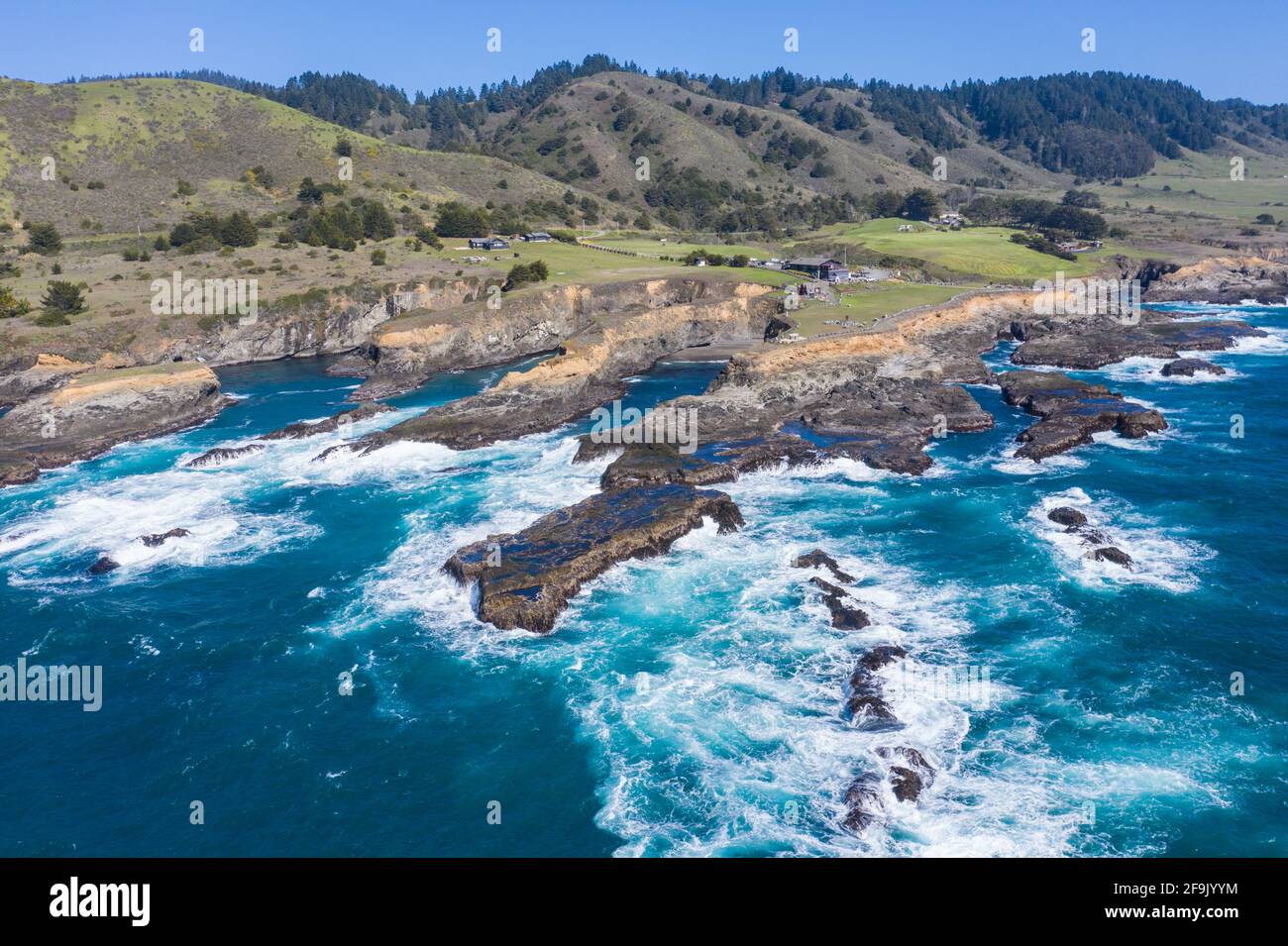 Ocean meets mountains hi-res stock photography and images - Alamy