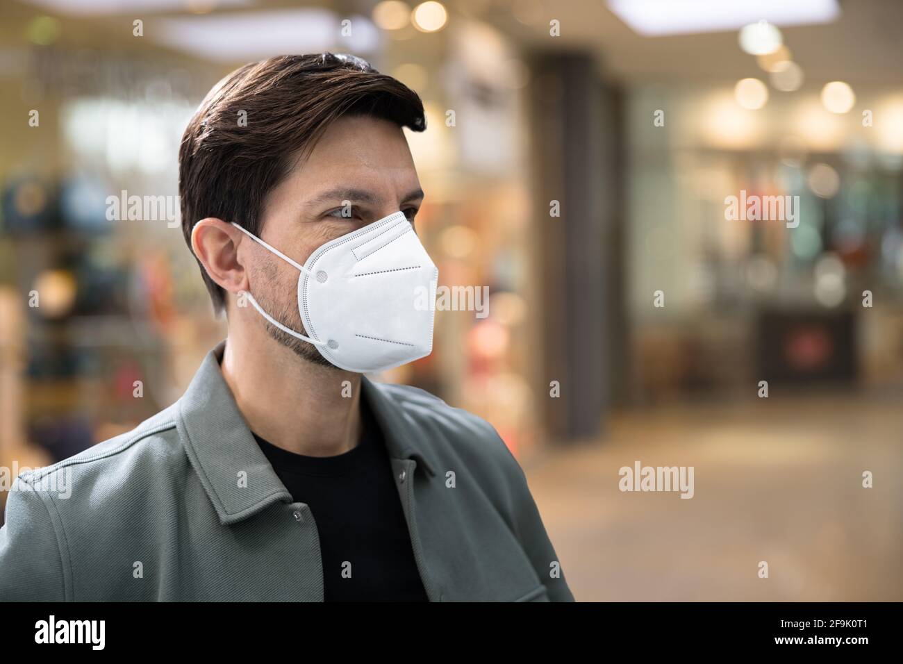 Retail Store Shopping With Coronavirus FFP2 Face Mask Stock Photo - Alamy