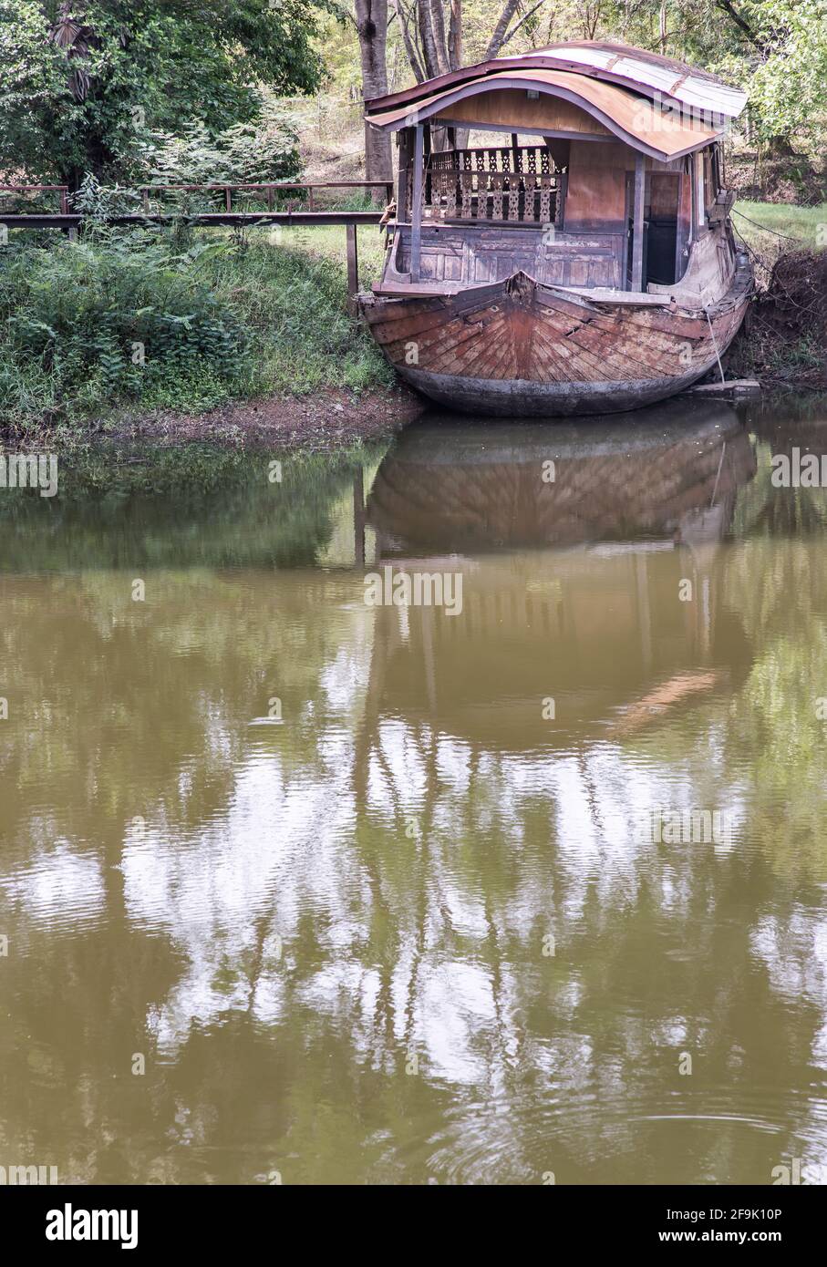 A traditional house boat that was moored on the edge of the canal ...
