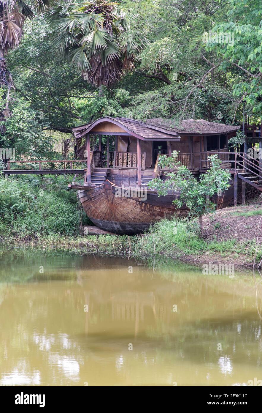 A traditional house boat that was moored on the edge of the canal ...