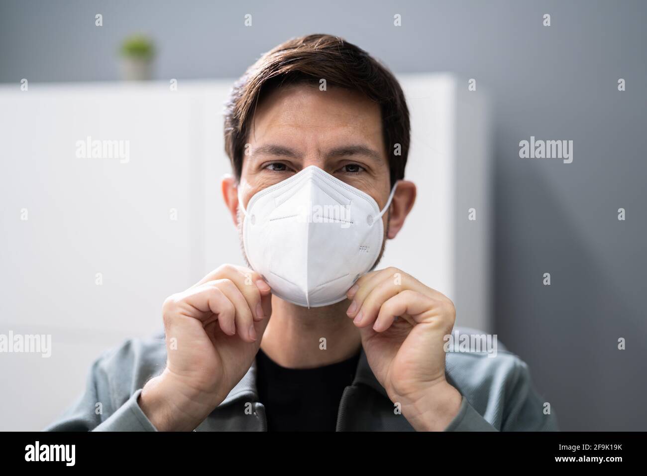Putting respirator hi-res stock photography and images - Alamy