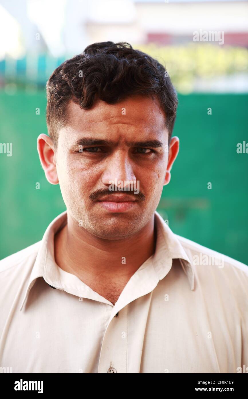 Pakistani Pathan man wearing traditional shalwar kameez Stock Photo - Alamy