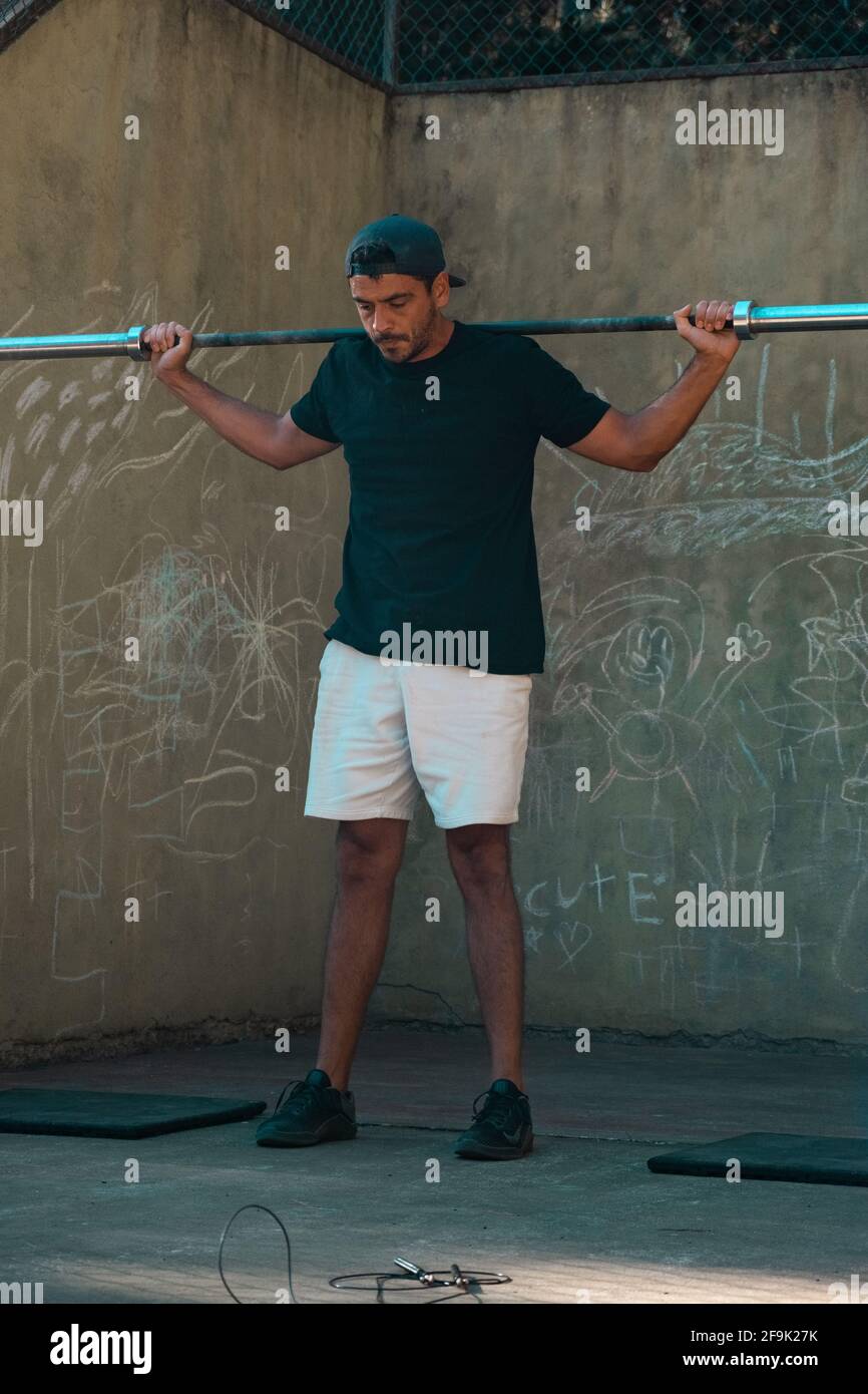 Muscle man exercise outside plank hi-res stock photography and images ...