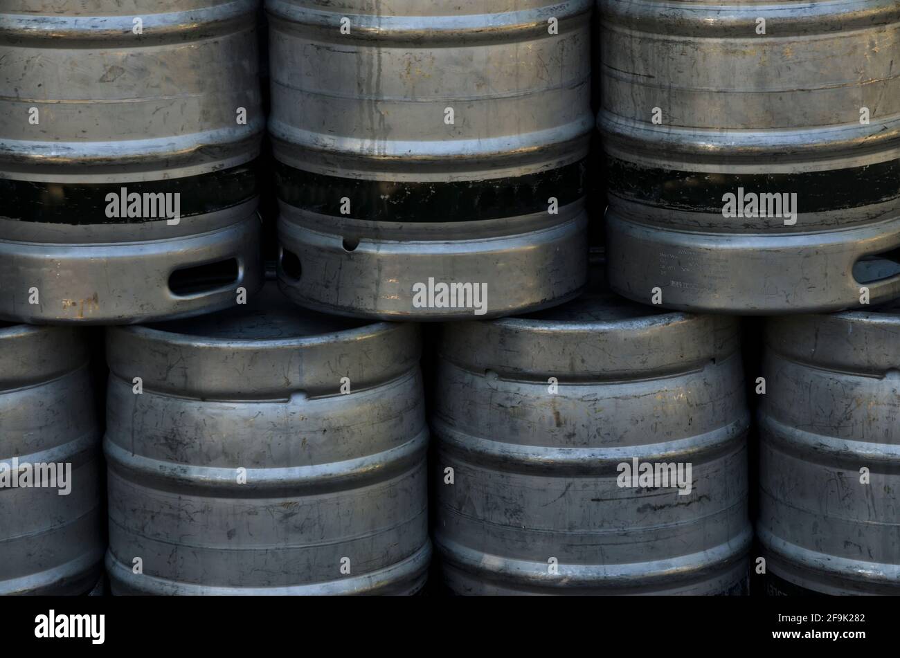 Metal kegs hi-res stock photography and images - Alamy