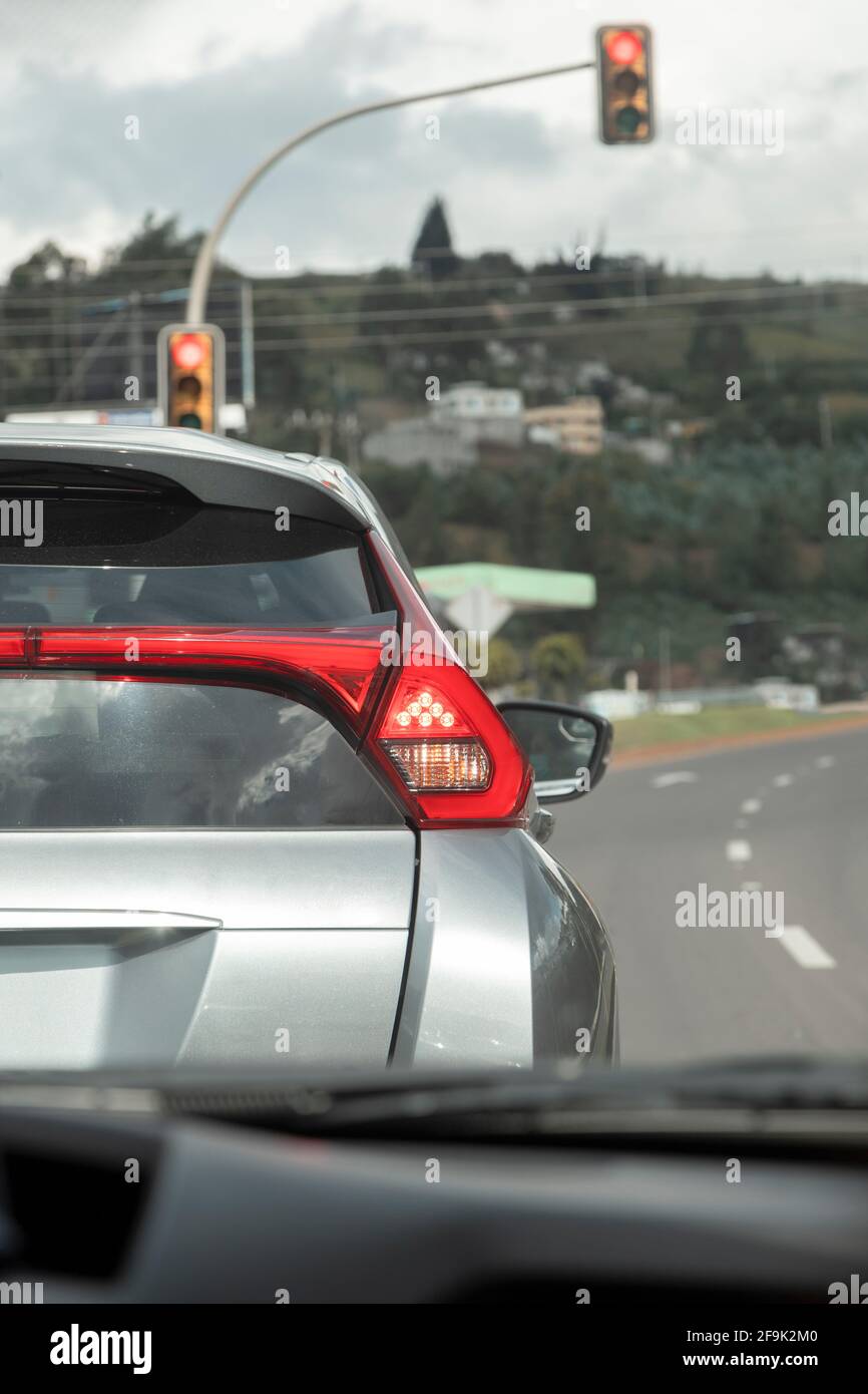 Car waiting behind traffic light hi-res stock photography and images ...