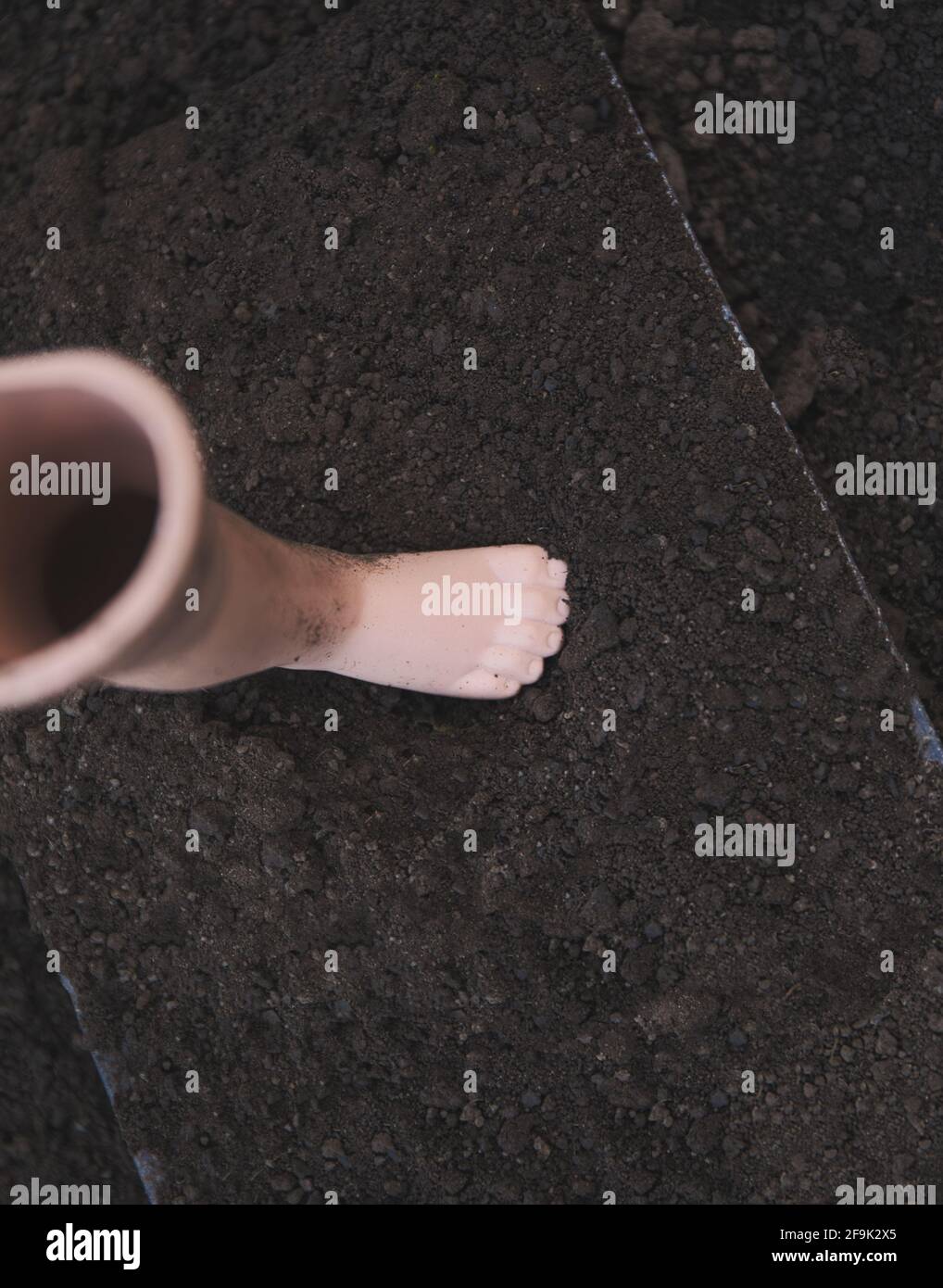 Ceramic doll leg hi-res stock photography and images - Alamy