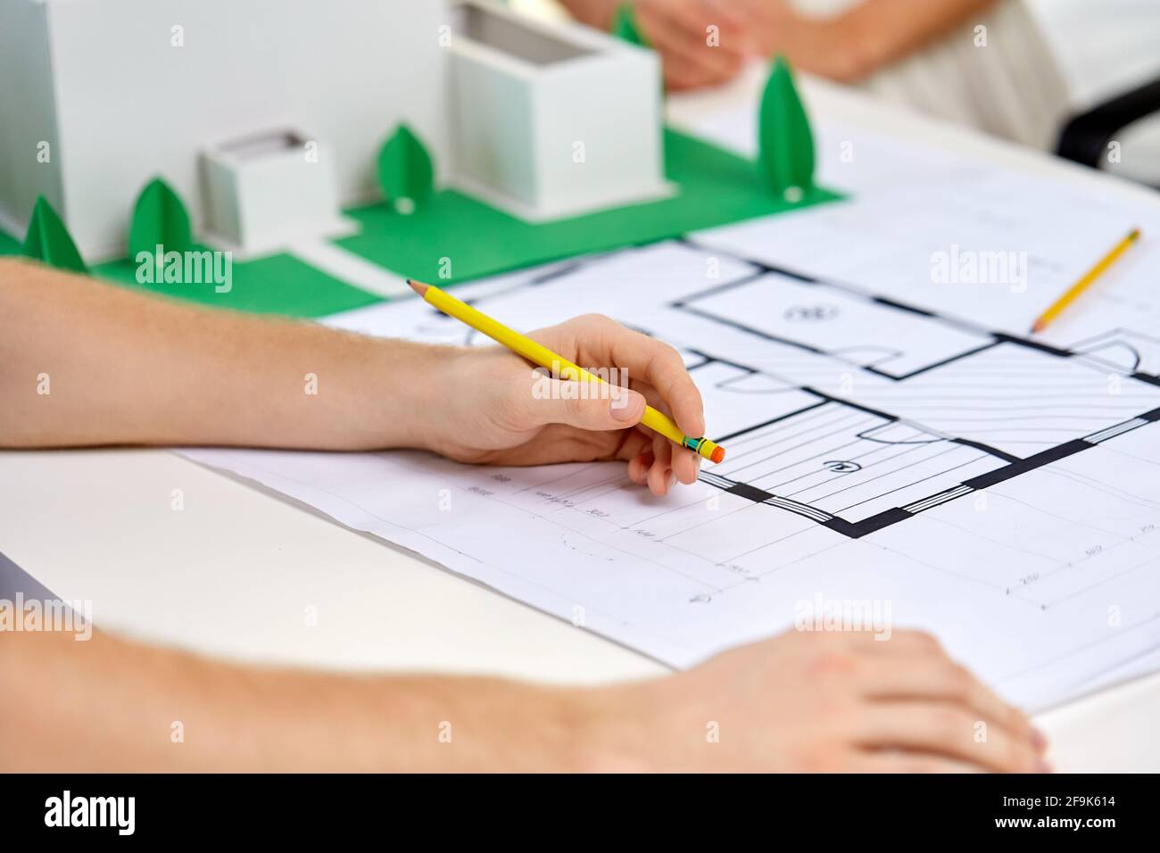 Team building project hi-res stock photography and images - Alamy