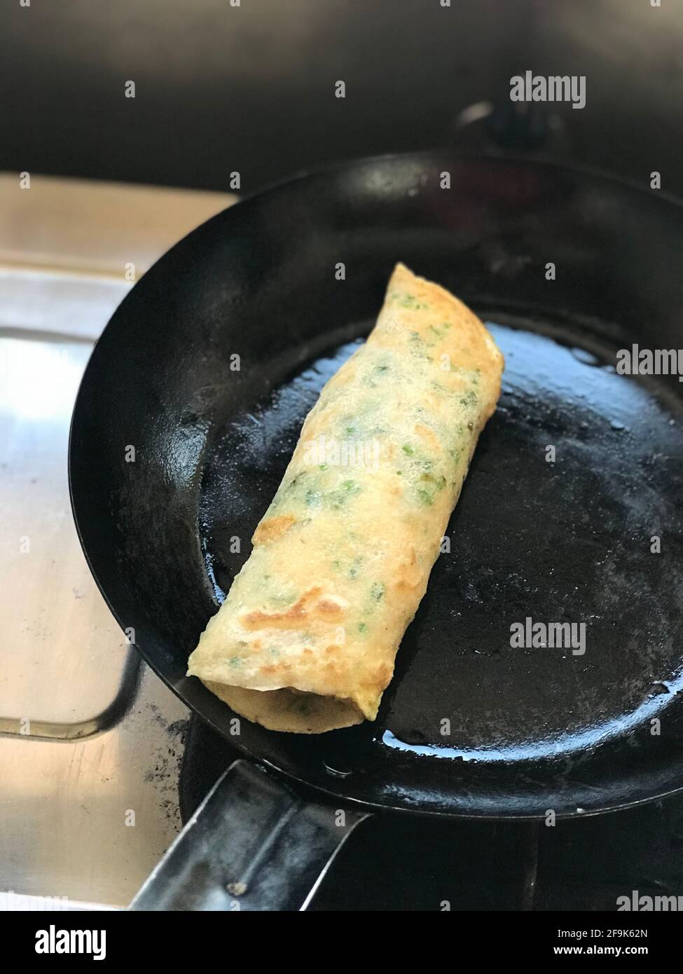 Dan Bing (Taiwanese Egg Pancake Stock Photo - Alamy
