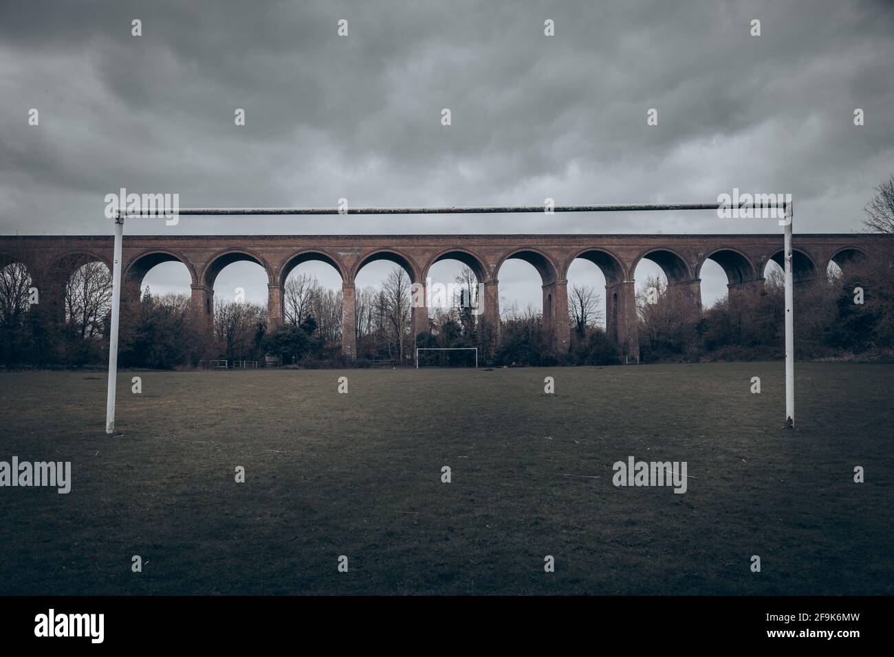 Beautiful scotland famous glenfinnan viaduct hi-res stock photography ...