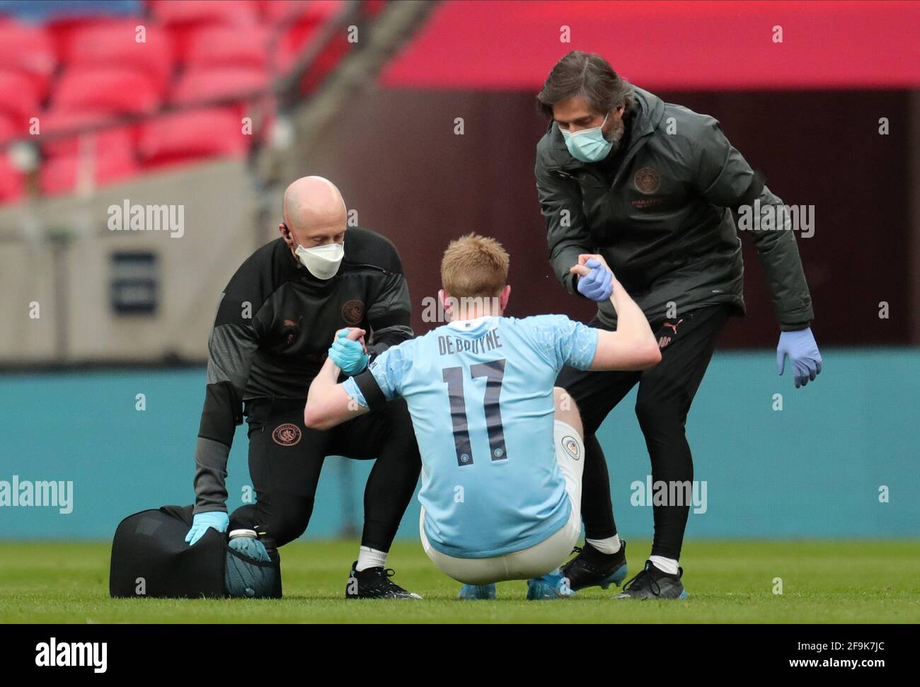 Kevin de bruyne picks up injury hi-res stock photography and images - Alamy