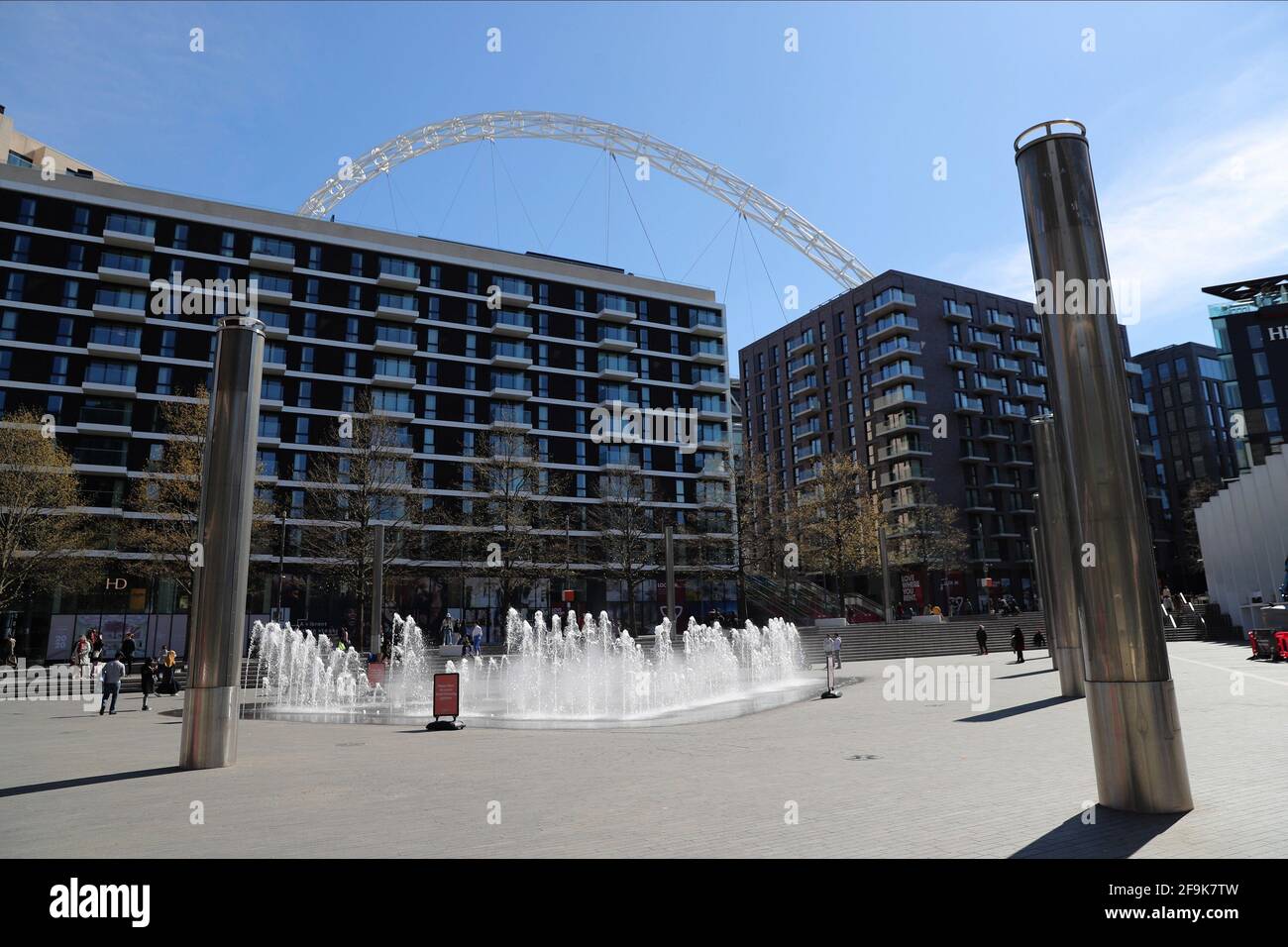 ARENA SQUARE, WEMBLEY STADIUM ARCH, FOUNTAIN, CHELSEA FC V MANCHESTER ...