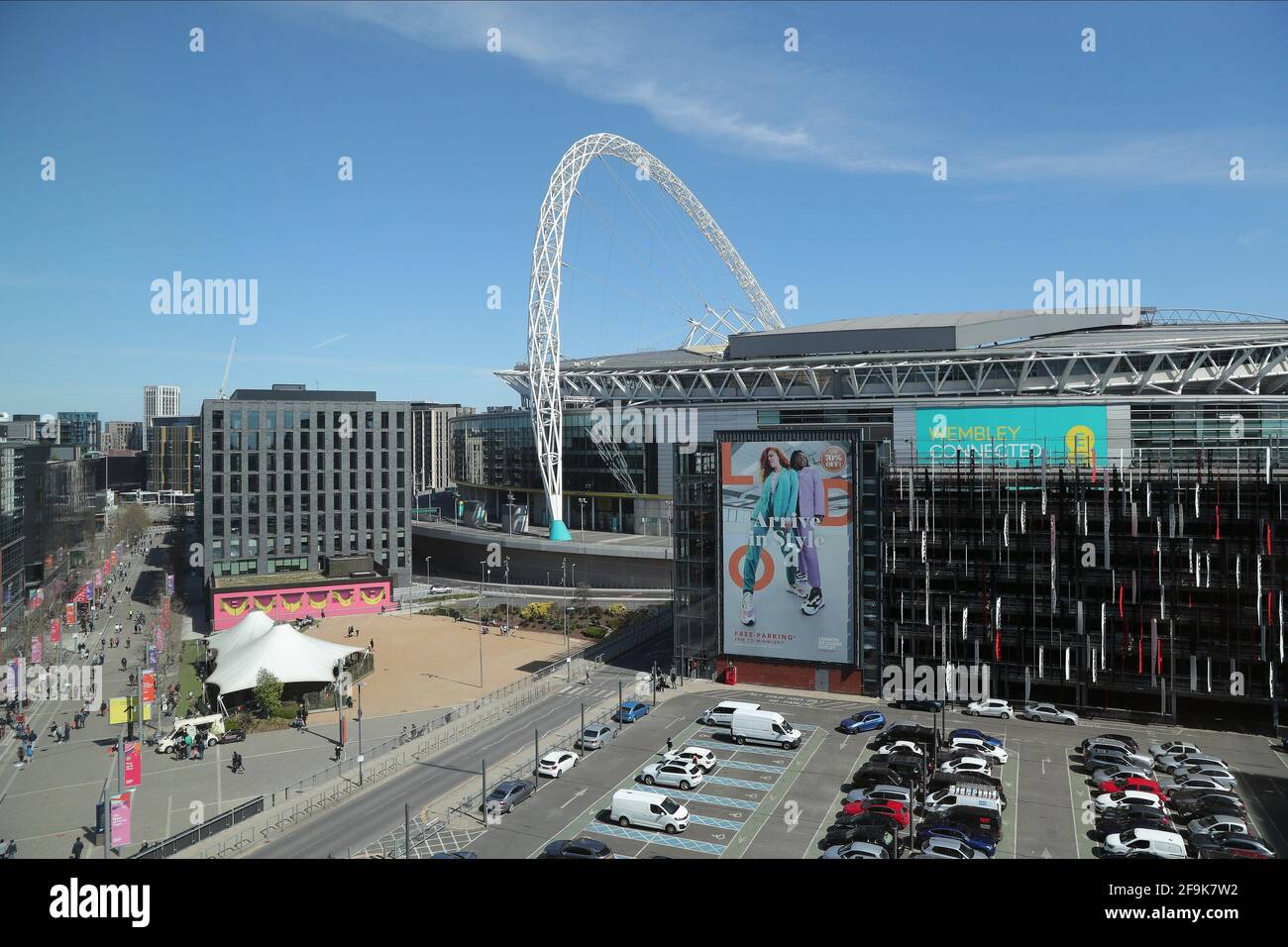 Wembley stadium view hi-res stock photography and images - Alamy