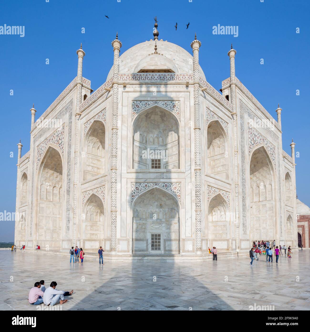 Taj mahal minaret angle hi-res stock photography and images - Alamy
