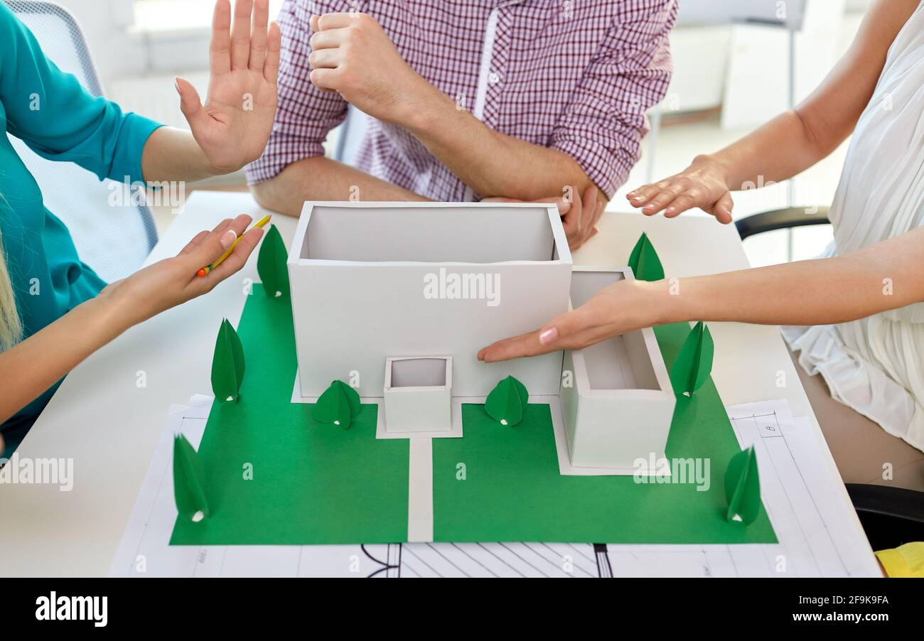 Team building project hi-res stock photography and images - Alamy