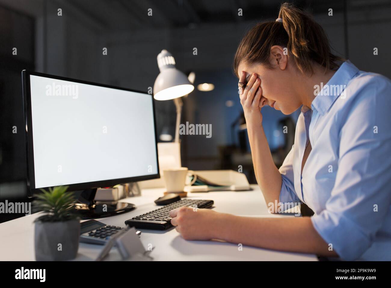 Sad computer dark young hi-res stock photography and images - Alamy