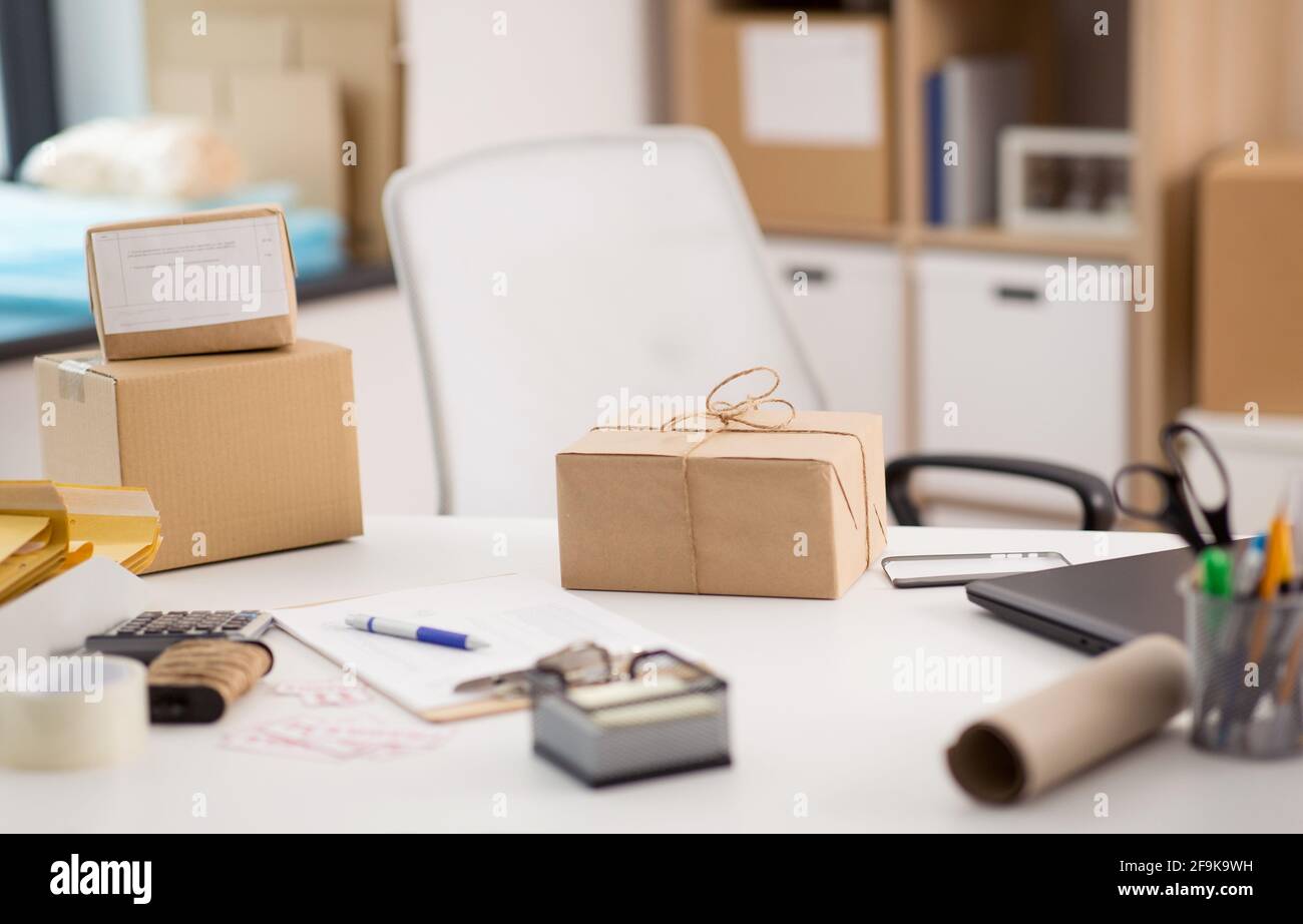 Shipment packing boxes hi-res stock photography and images - Alamy