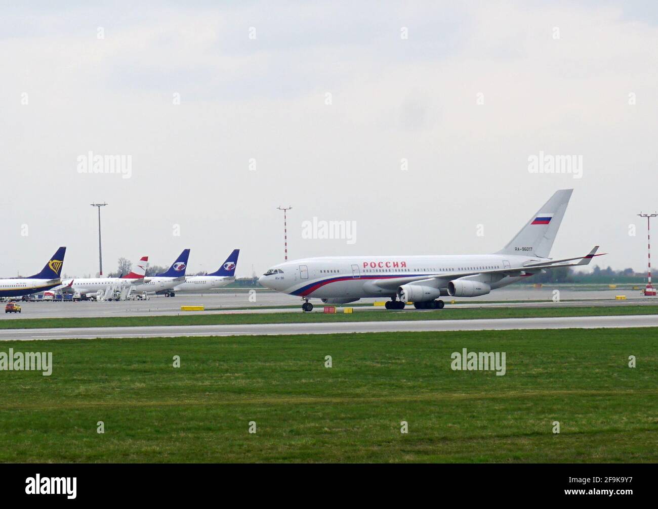 Ilyushin il 96 300 plane hi-res stock photography and images - Alamy