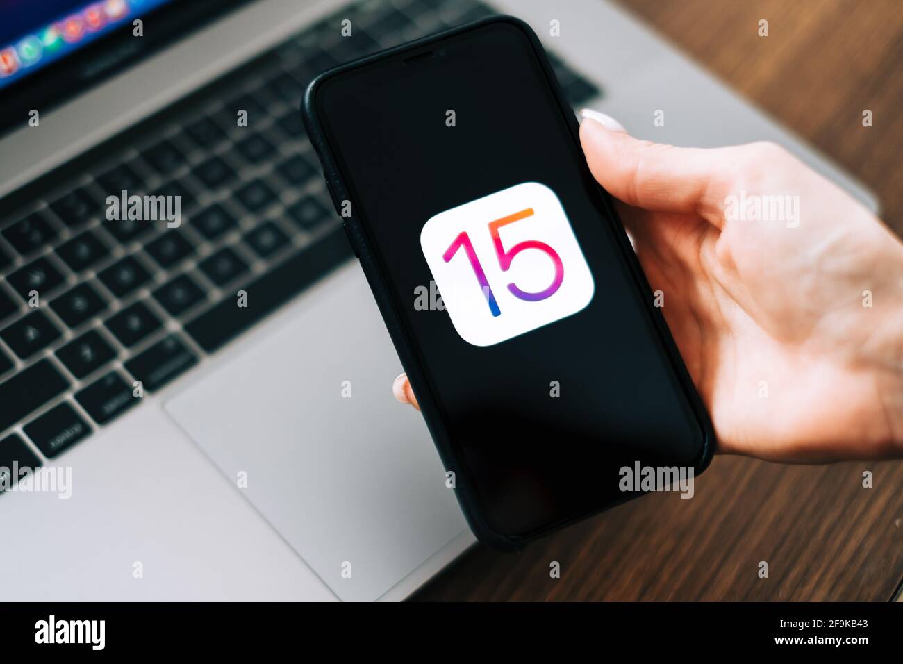 Ios 15 logo hi-res stock photography and images - Alamy