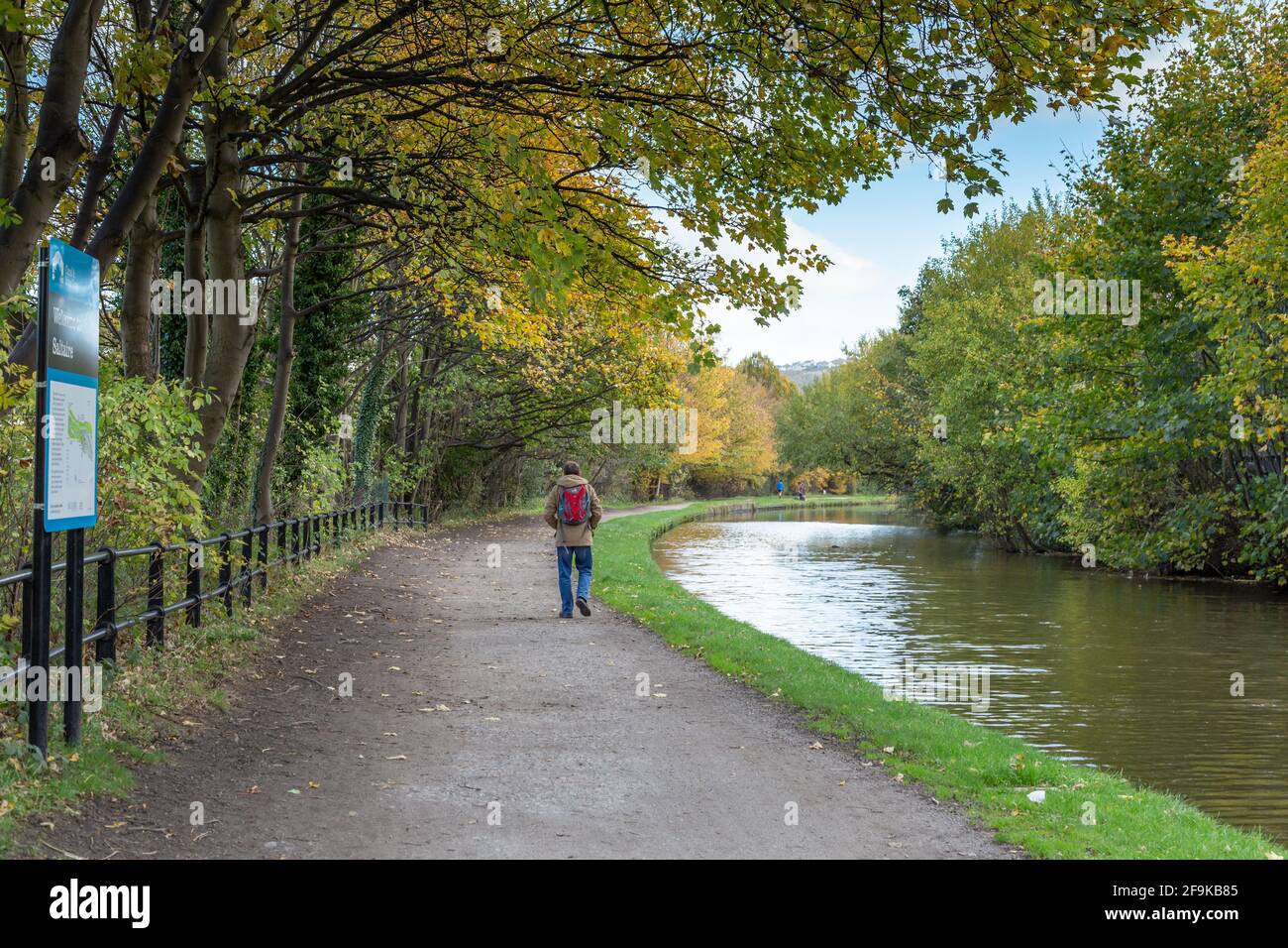 Canal walk leeds hi-res stock photography and images - Alamy