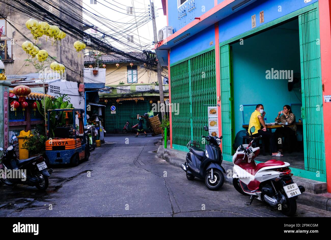 Traditional shopfronts hi-res stock photography and images - Alamy