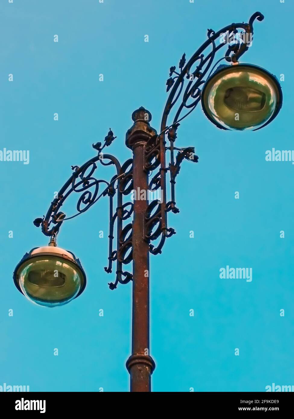 Old Vintage Street Light Stock Photo - Alamy