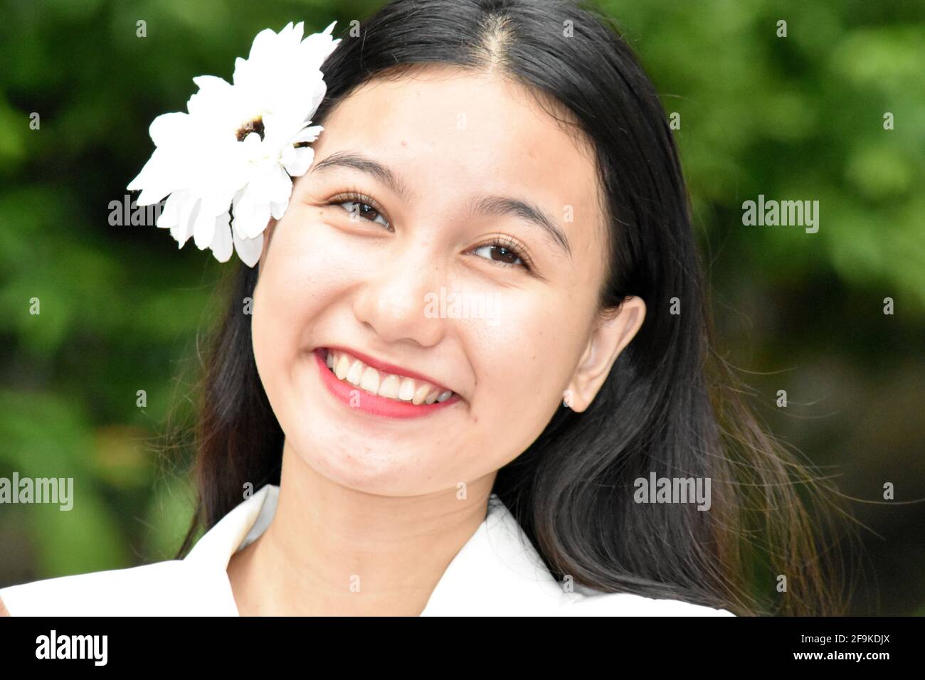 Female face with flower hi-res stock photography and images - Alamy