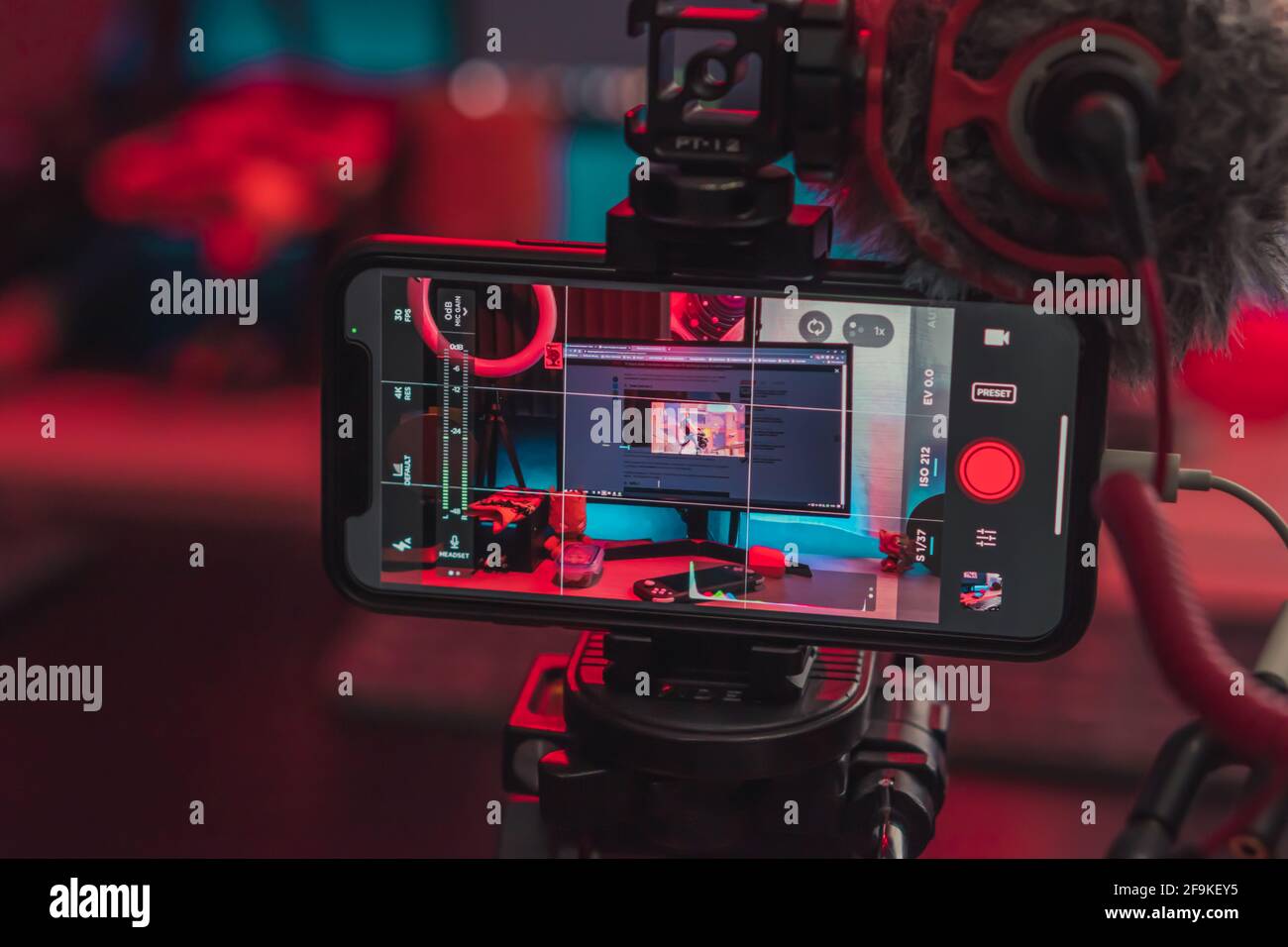 Sharing gaming hi-res stock photography and images - Alamy