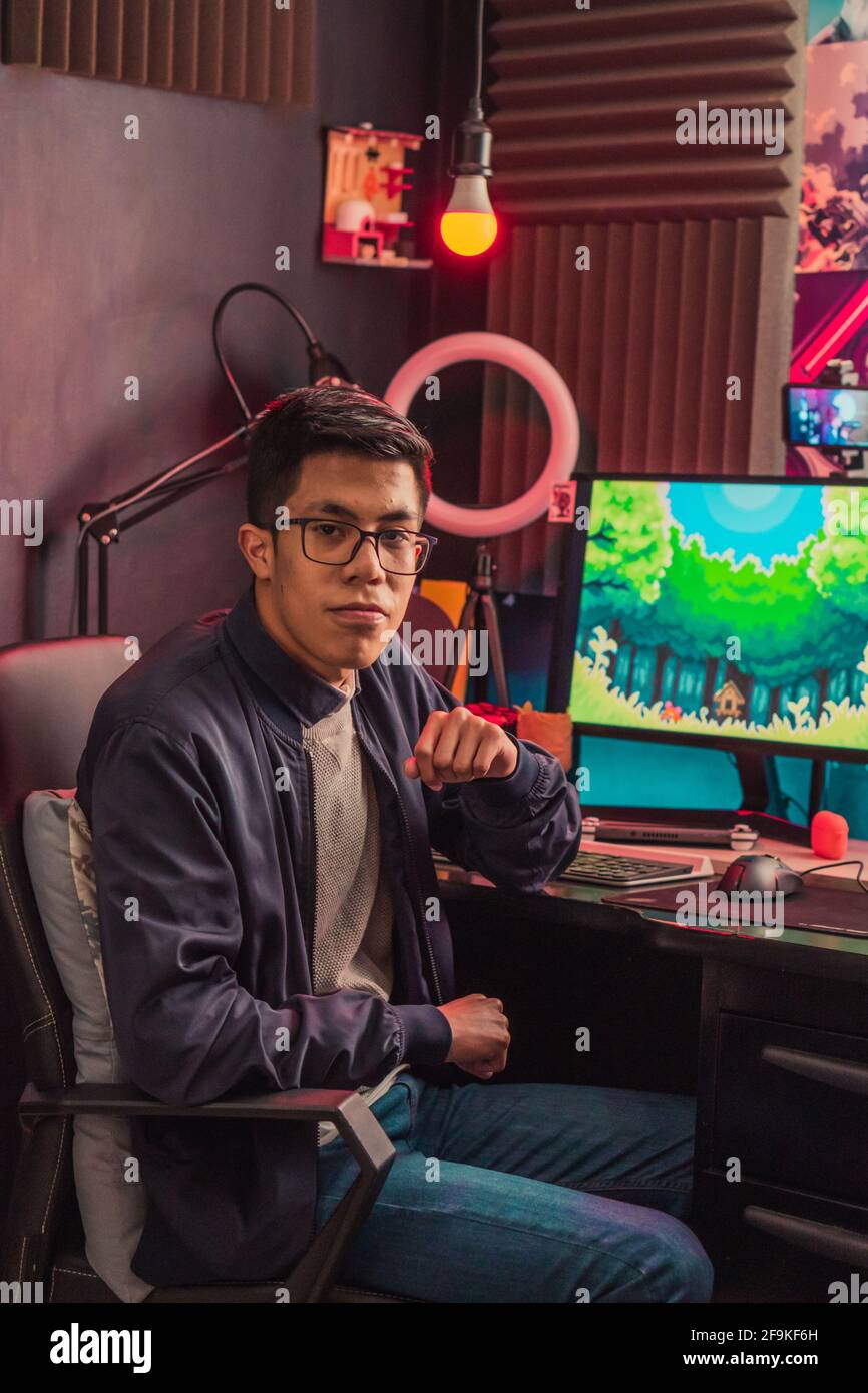 Professional gamer hi-res stock photography and images - Alamy