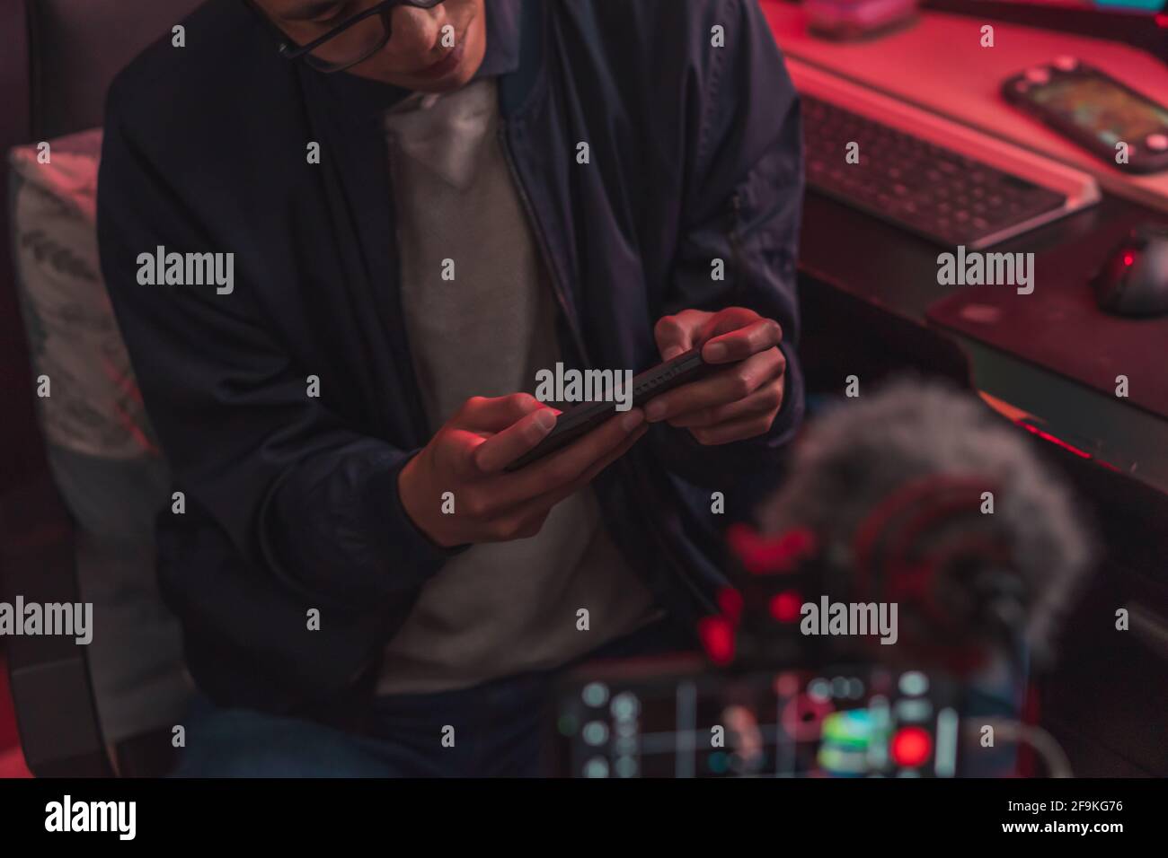 Young man passionate about video games. Practicing on your computer to ...