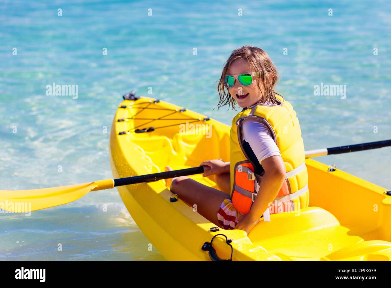Child in canoe asia hi-res stock photography and images - Alamy