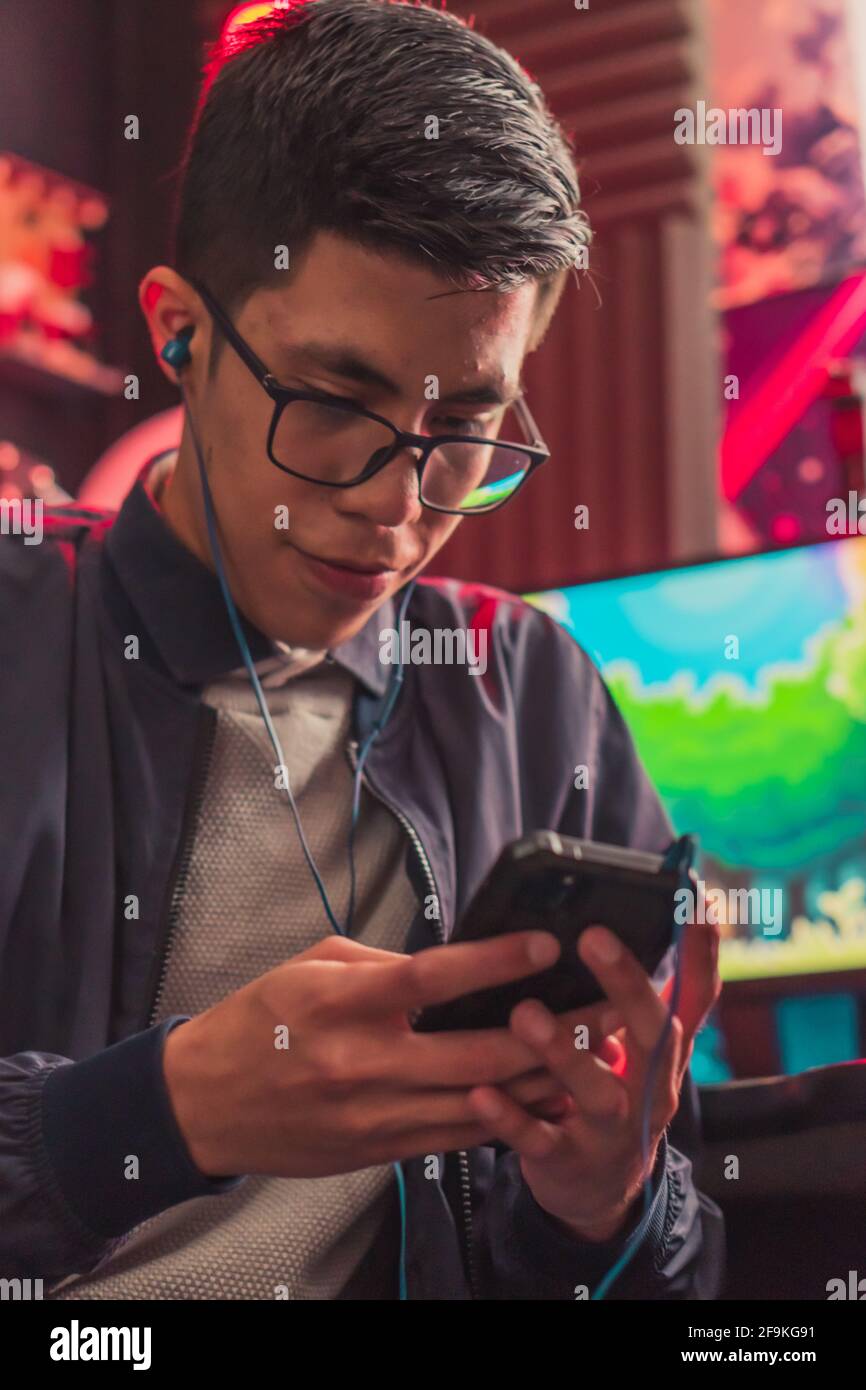 Young man passionate about video games. Practicing on your computer to ...