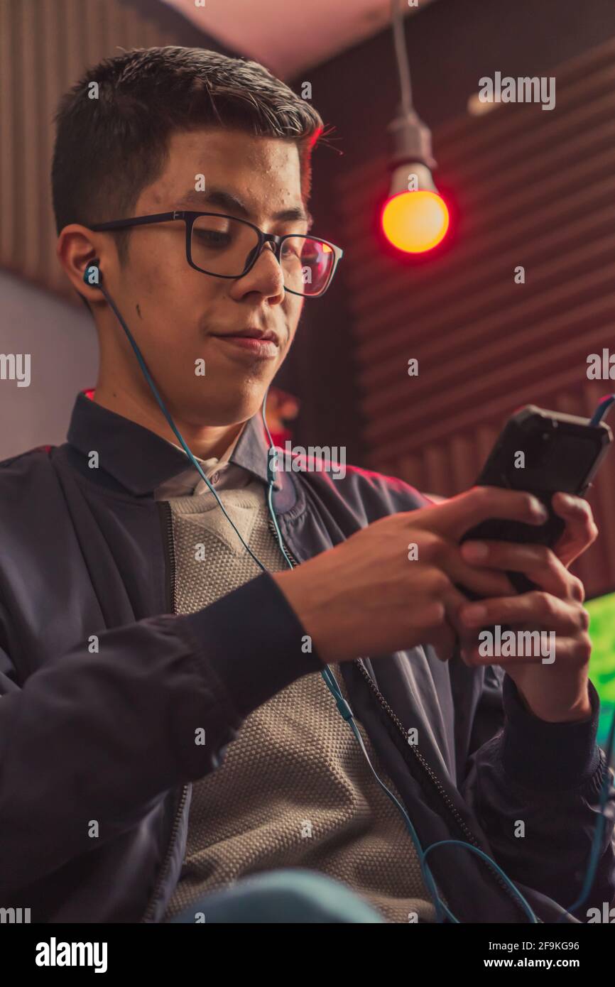 Young man passionate about video games. Practicing on your computer to ...