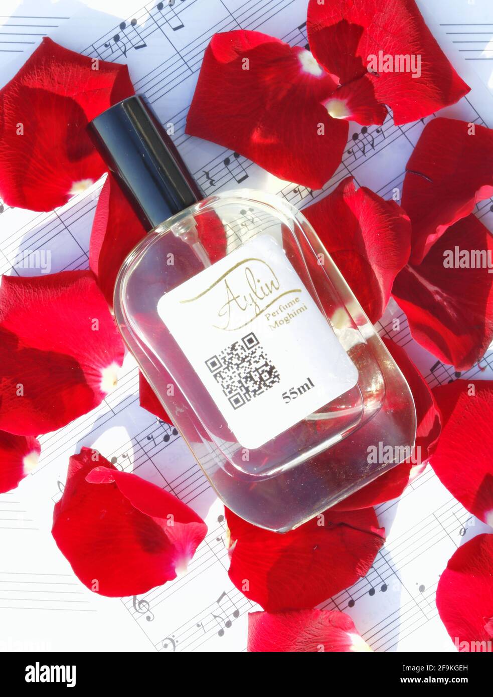 Perfume note hi-res stock photography and images - Alamy