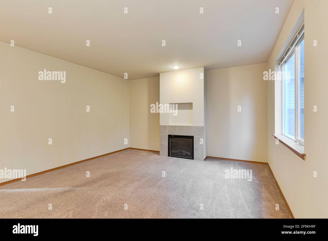 Empty residential living room interior Stock Photo - Alamy