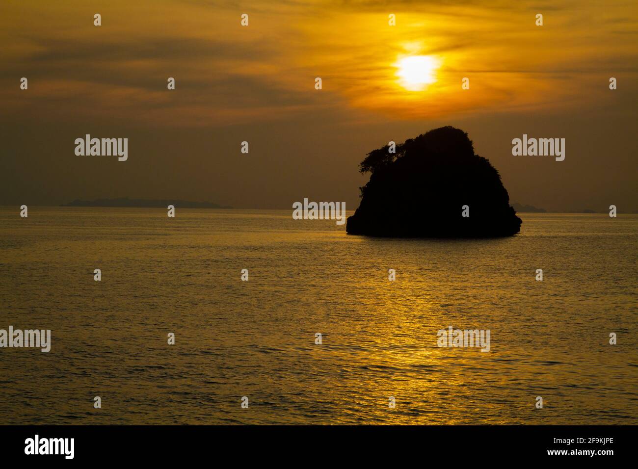 A silhouette small remote island in the middle ocean Stock Photo - Alamy
