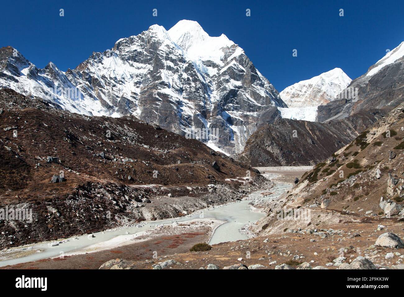 mount Hongku or Honku Chuli peak, way to Makalu base camp, Barun valley ...