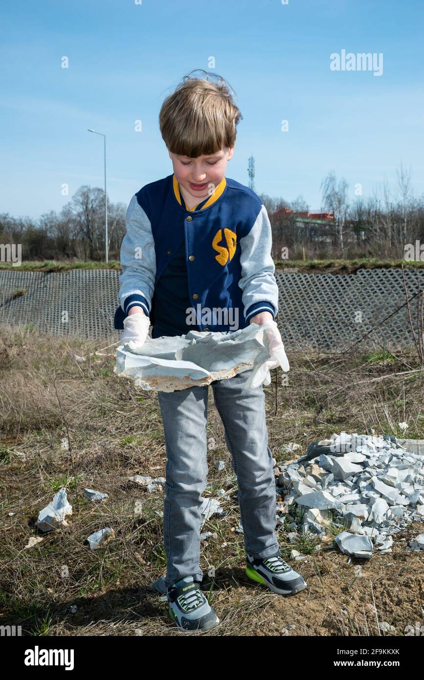Boy throwing rock hi-res stock photography and images - Alamy