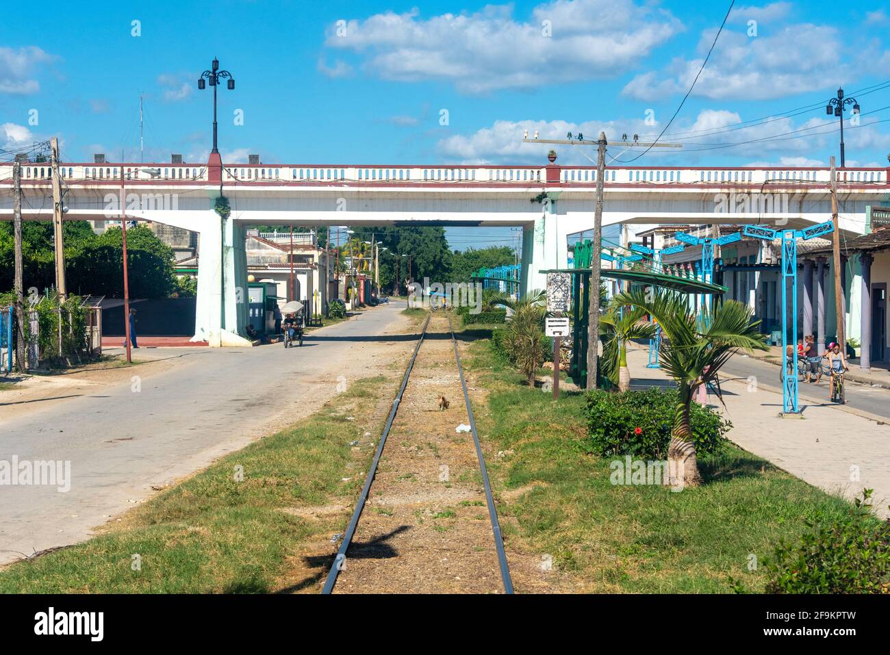 Railroad crossing in rural areas hi-res stock photography and images ...