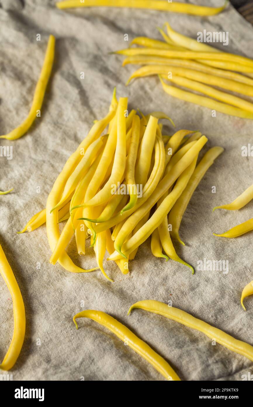 Raw Organic Yellow String Beans in a Bunch Stock Photo - Alamy