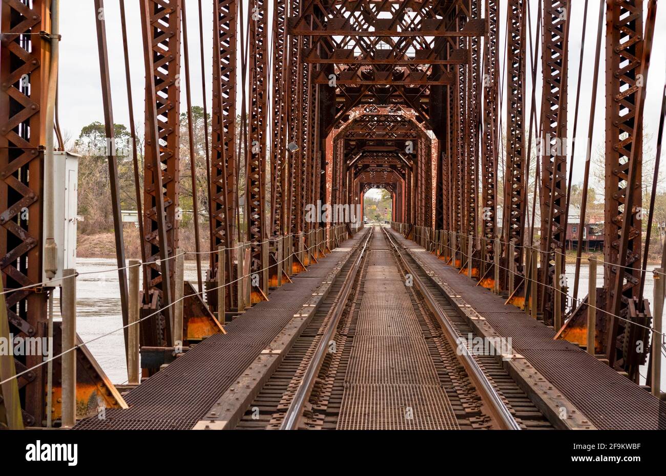 Truss bridge train hi-res stock photography and images - Alamy
