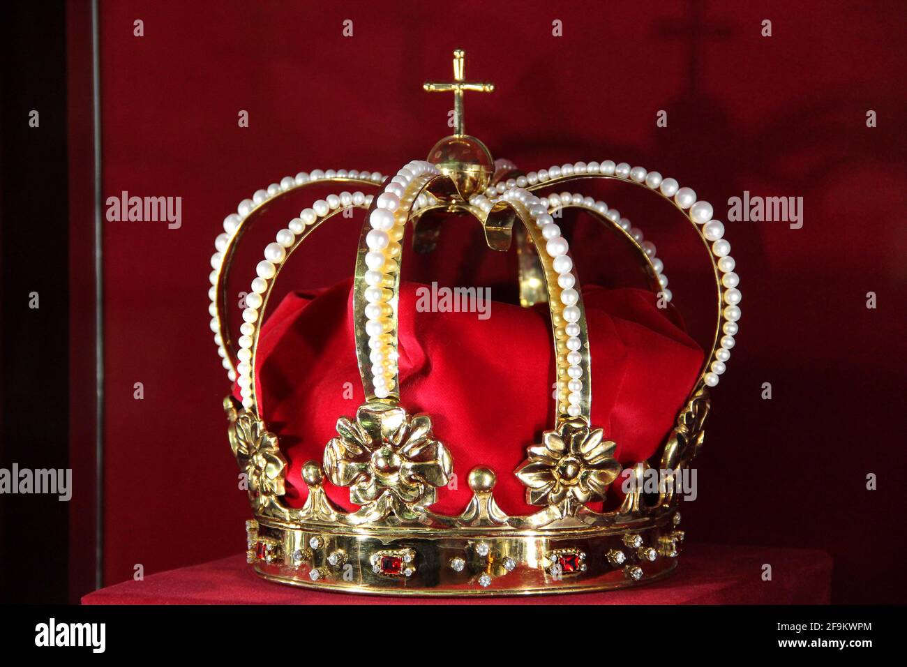 Crown on a red background Stock Photo - Alamy