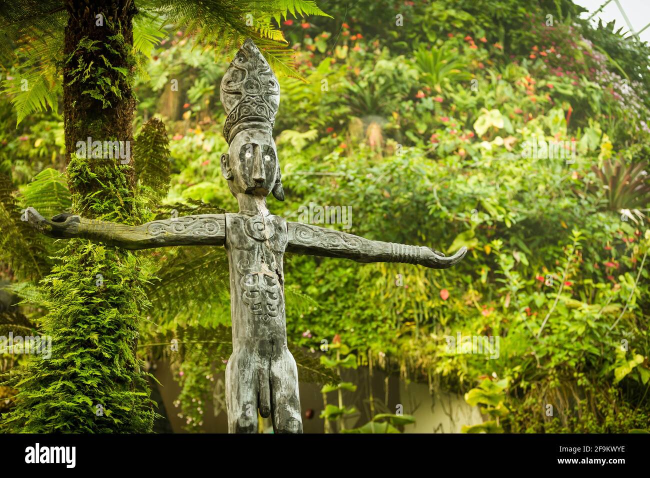 Tribal statue hi-res stock photography and images - Alamy
