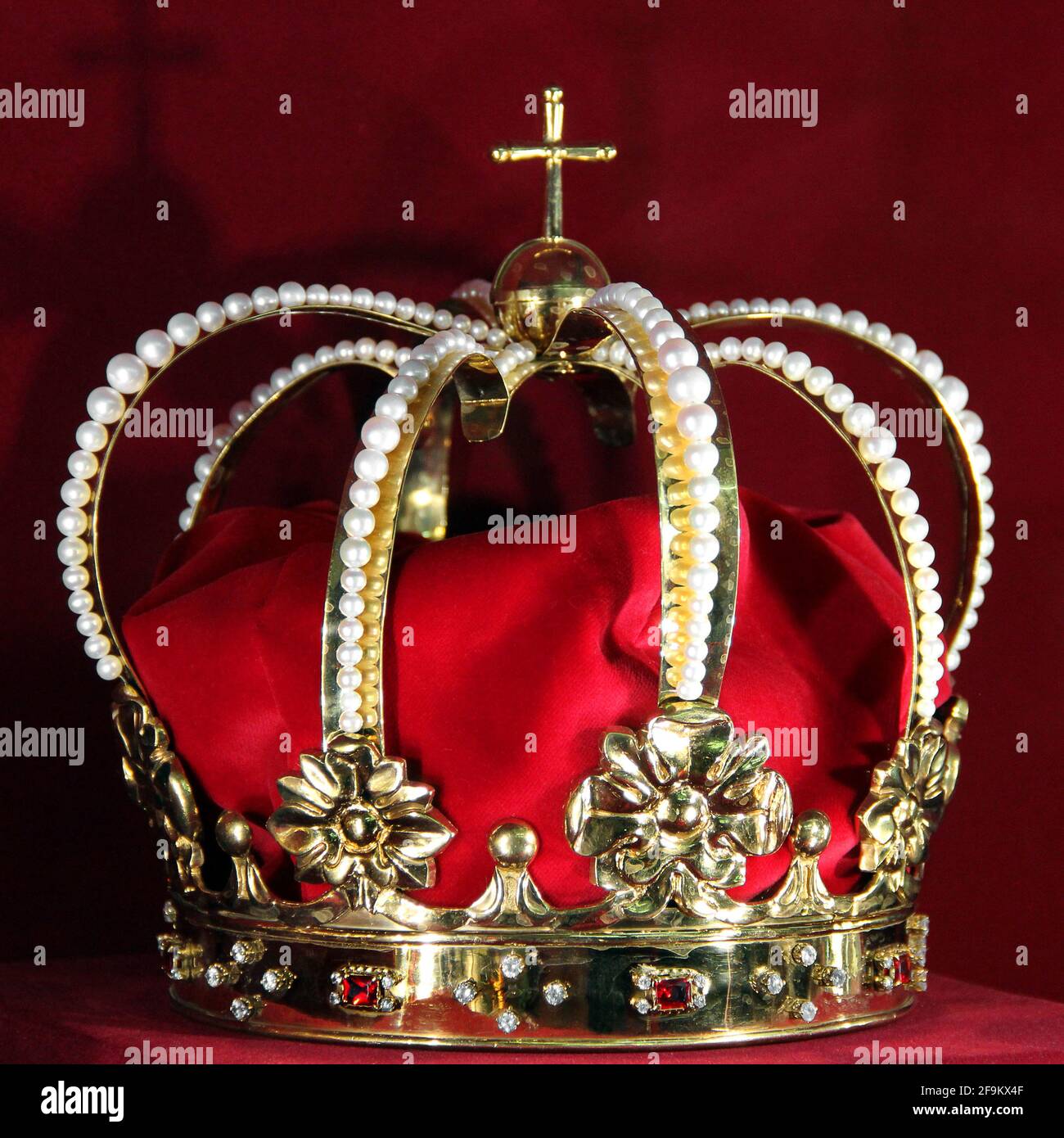 Magic crown hi-res stock photography and images - Alamy