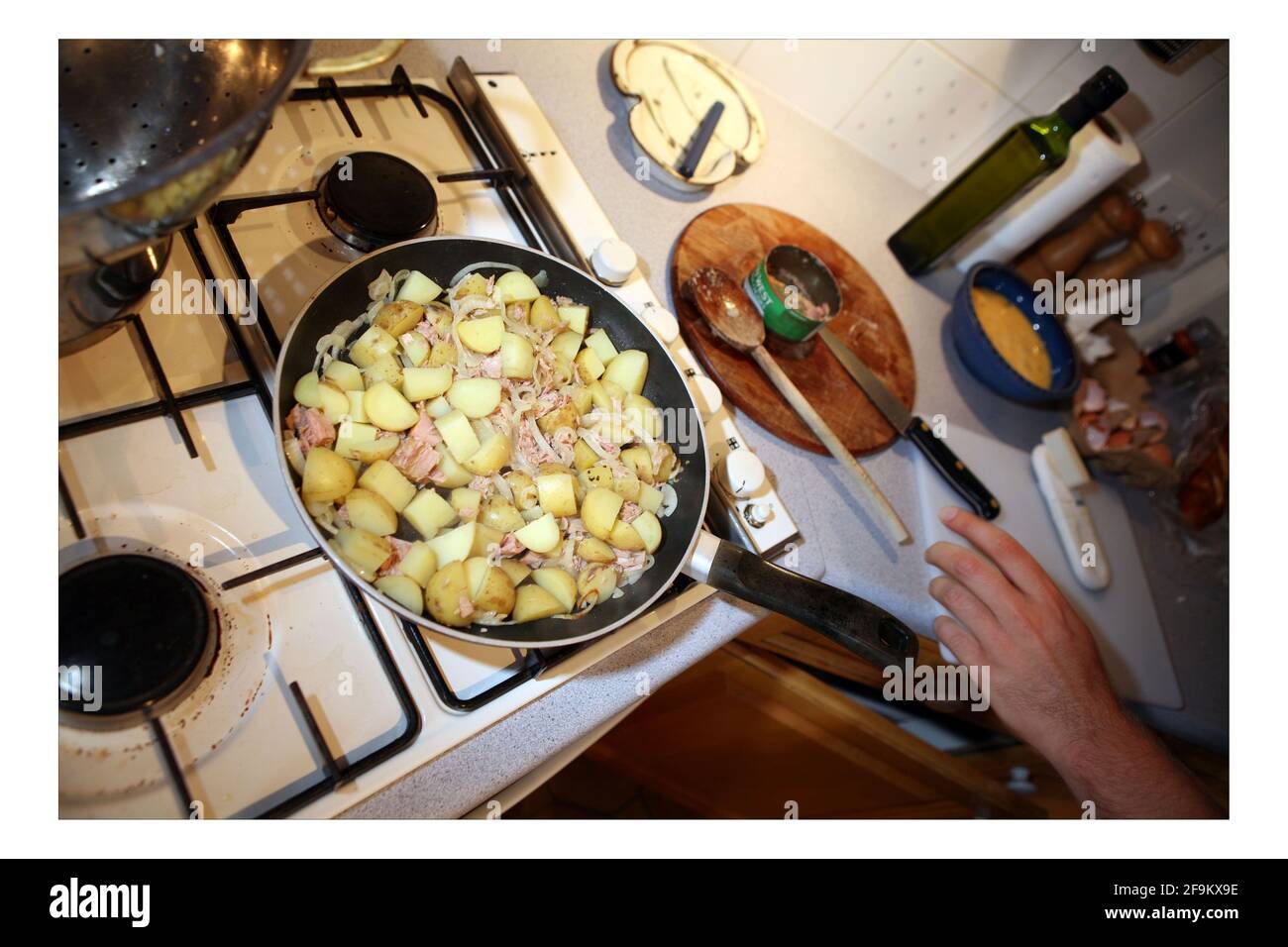 Simon Usborne cooks a pack lunch and eats in the office. Tuna and Onion ...