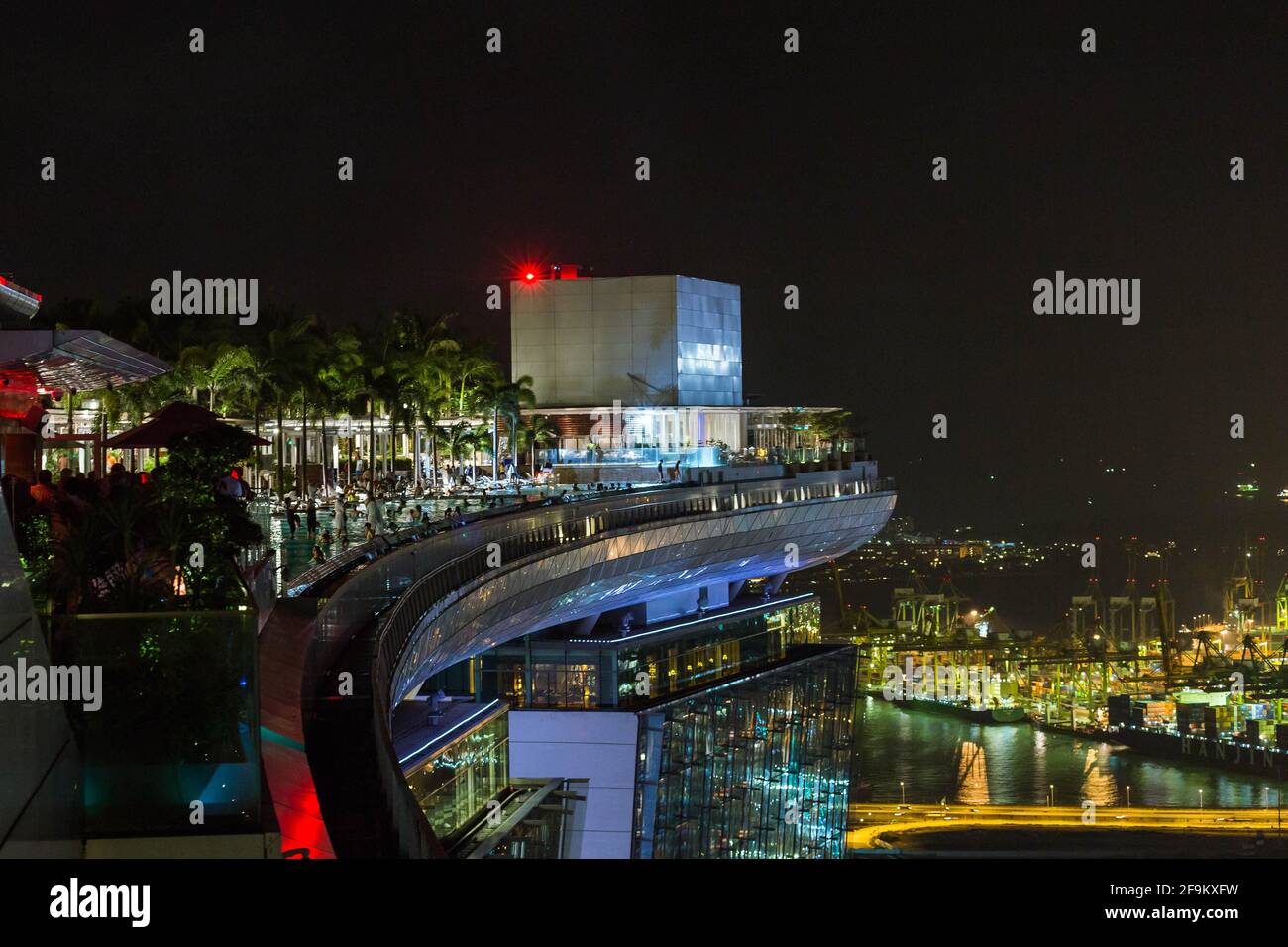 Marina Bay, Singapore - January 8, 2014: Side view of the infinity pool ...