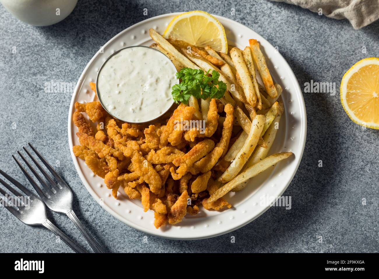 Fried clam strips hi-res stock photography and images - Alamy