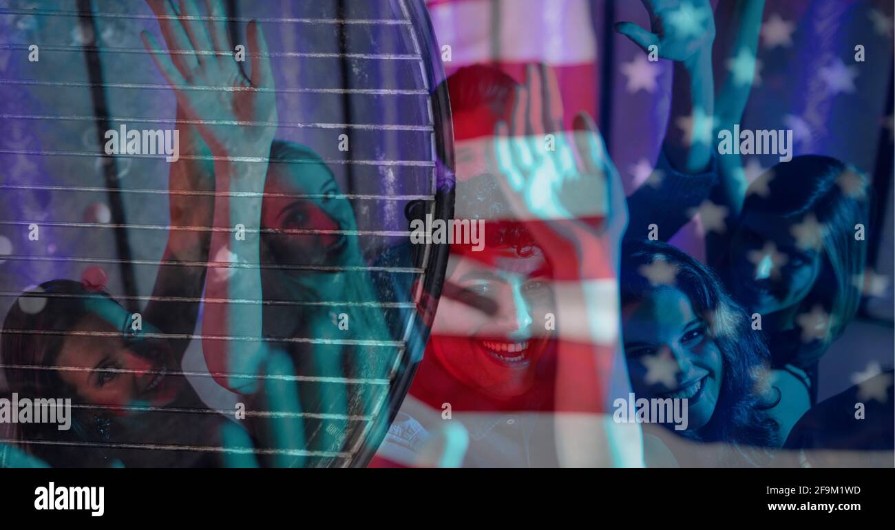 Group smiling hi-res stock photography and images - Alamy