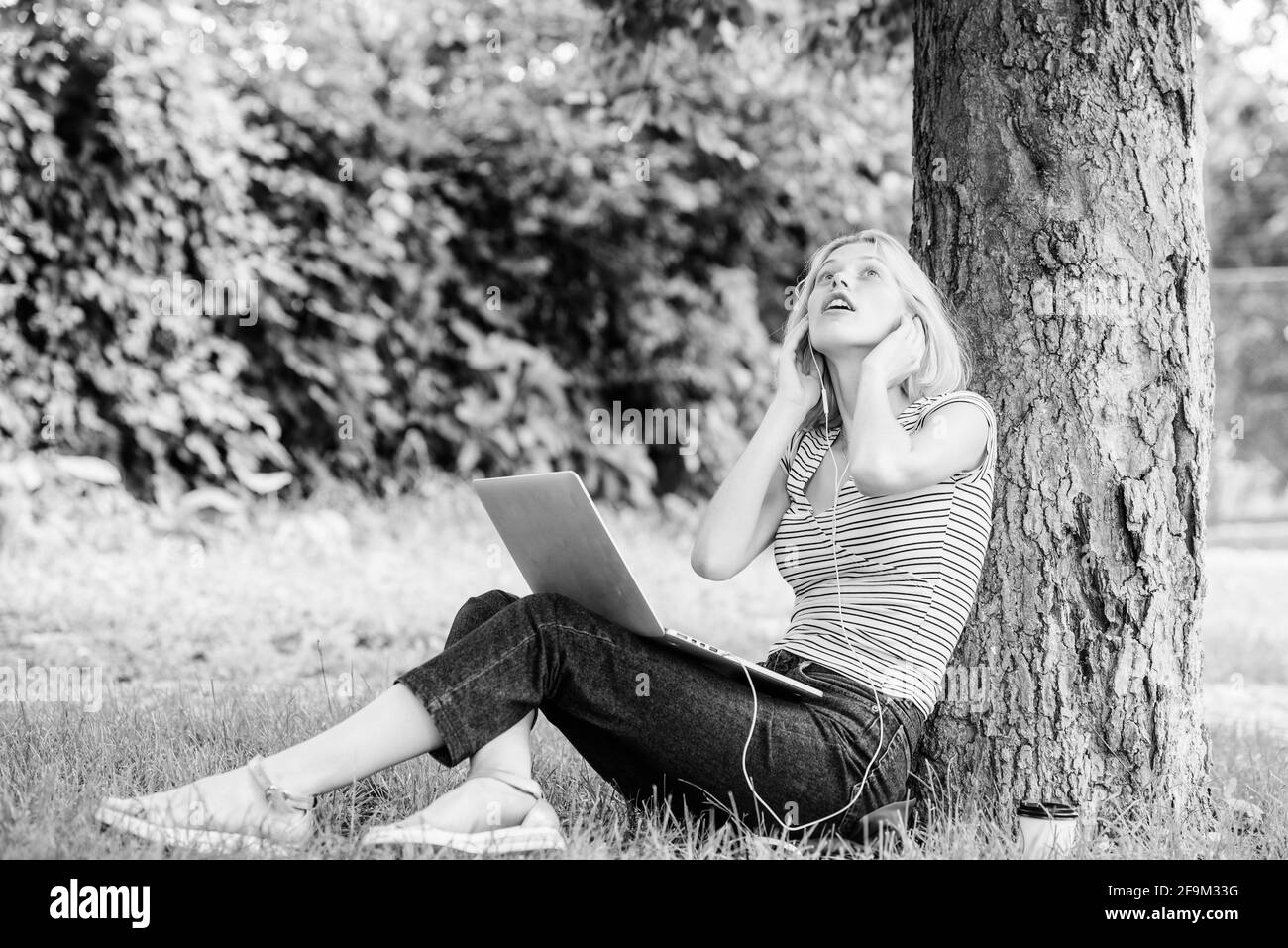 Work in summer park. Reasons why you should take your work outside ...