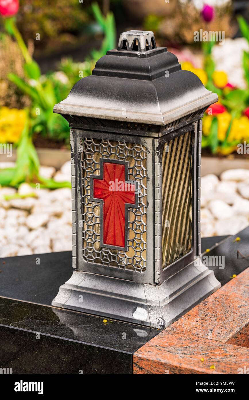 memorial candles light on grave Stock Photo - Alamy