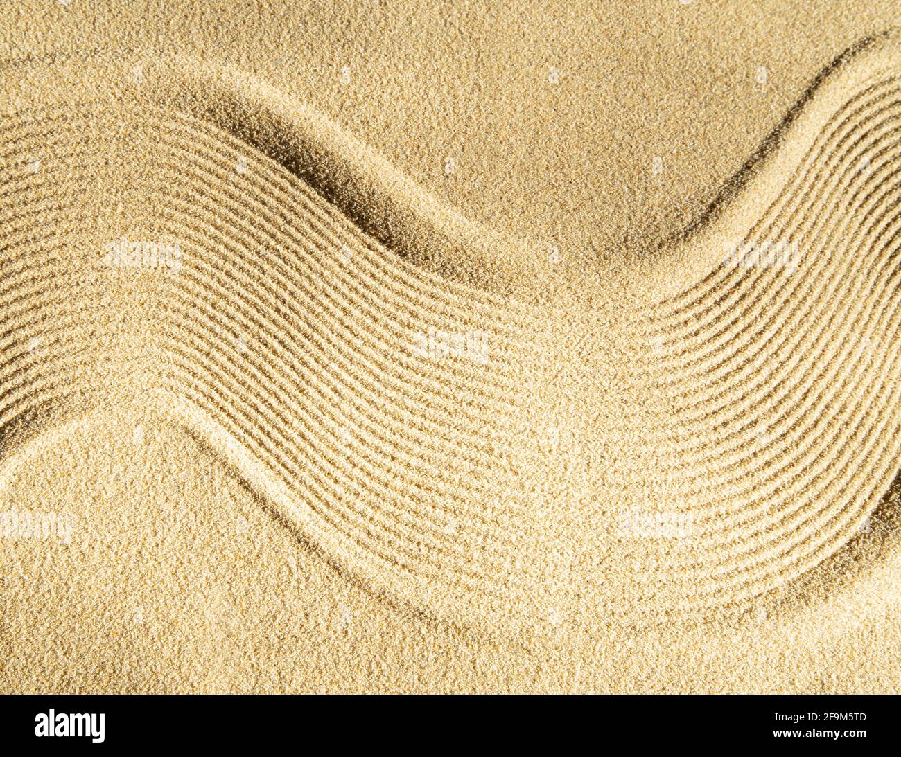 Zen pattern in brown sand Stock Photo - Alamy